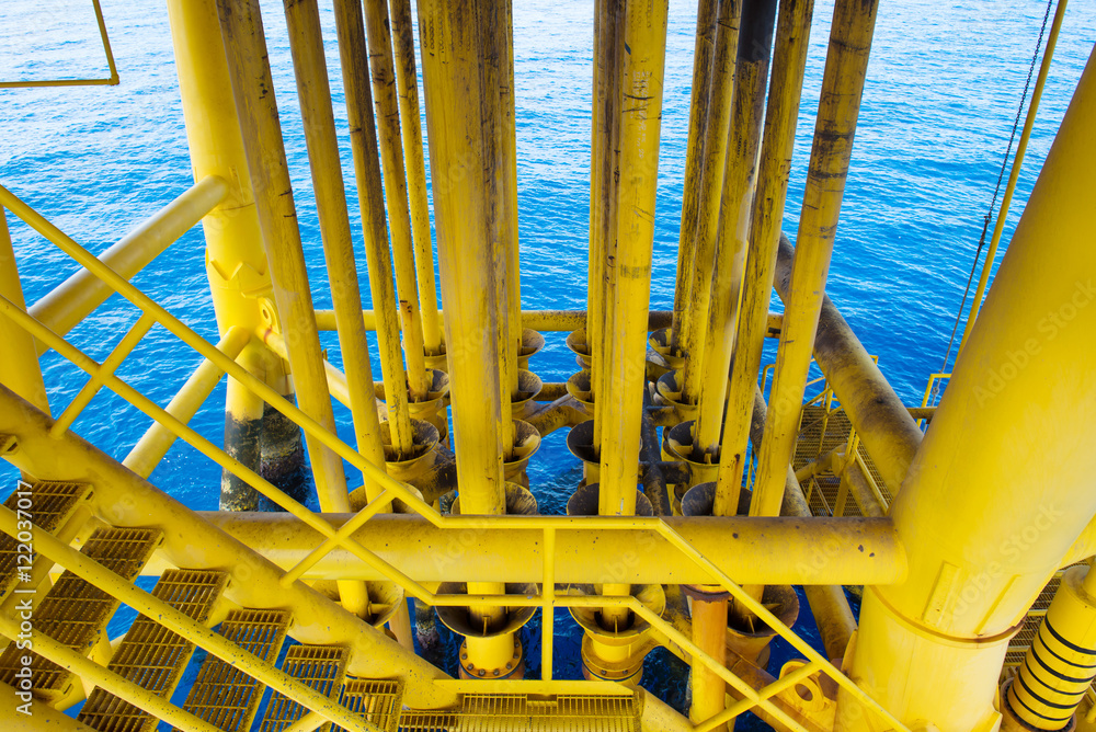 Pipeline production and valve for oil and gas production process ...