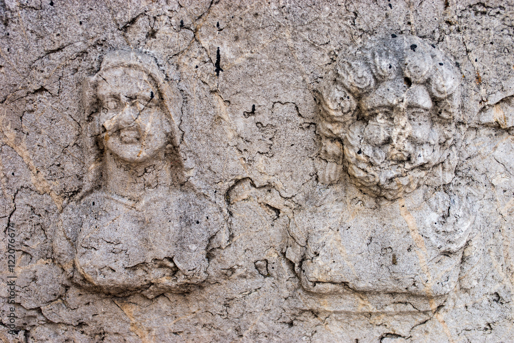 Antike Steintafel mit Mann und Frau Stock-Foto | Adobe Stock