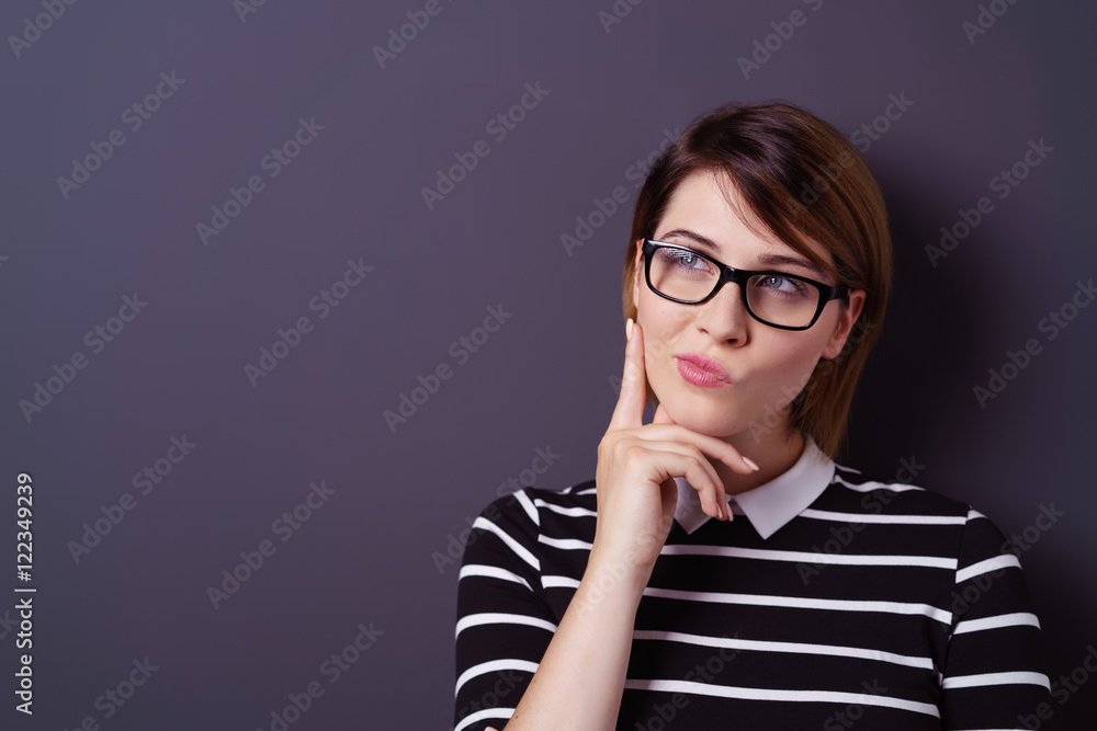 frau muss sich entscheiden Stock-Foto | Adobe Stock