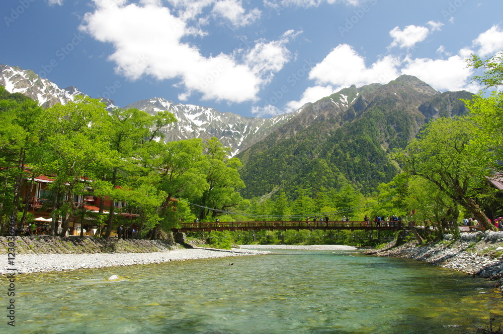 上高地 河童橋と穂高連峰 Stock Photo | Adobe Stock