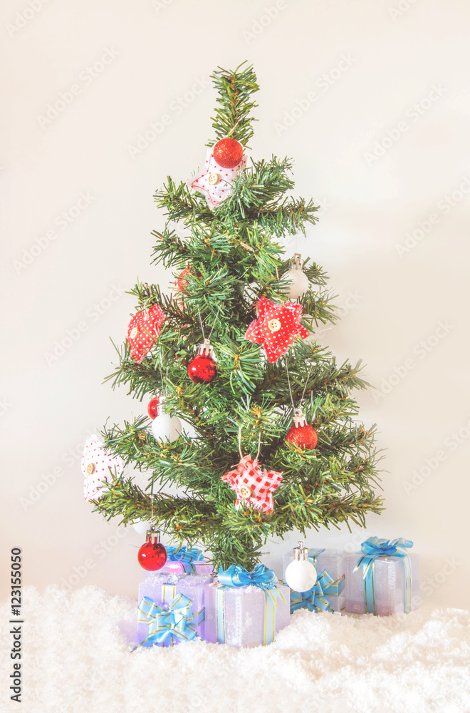 Traditioneller Christbaum, Weihnachtsbaum, geschmückt Stock-Foto ...
