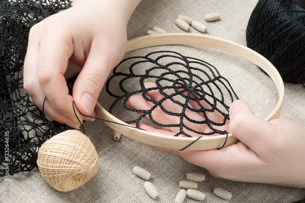 Female hands holding thread Stock 写真 | Adobe Stock