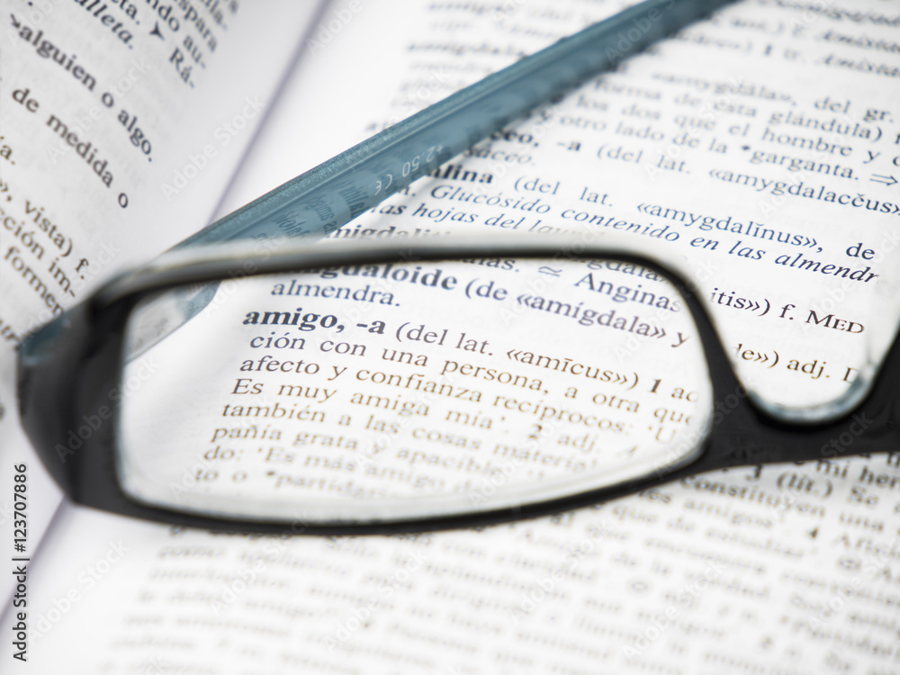 Definición de la palabra amigo diccionario Stock Photo | Adobe Stock
