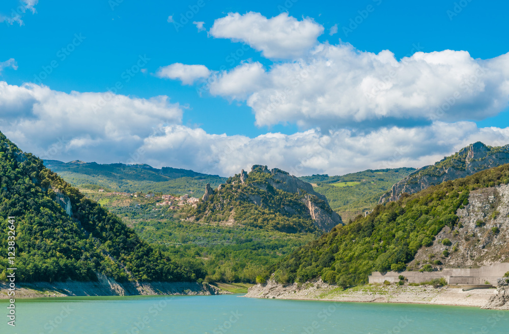 Lake of Bomba with the little town of Pennadomo (Abruzzo, Italy) Stock ...