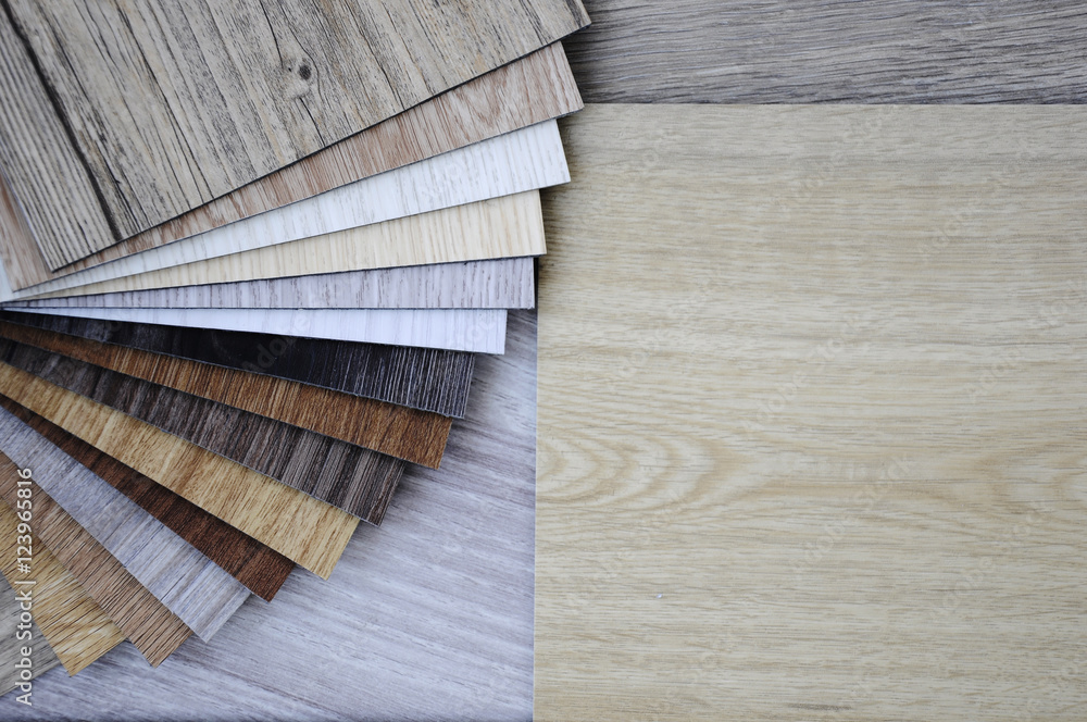 wood texture floor Samples of laminate and vinyl floor tile on w Stock ...