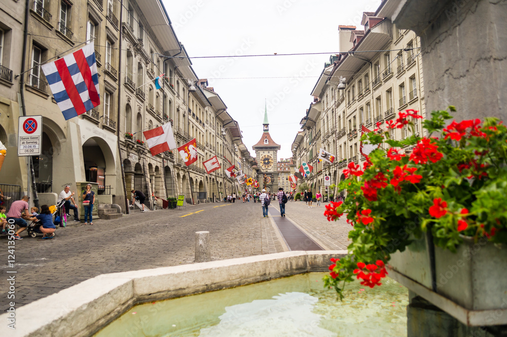 Foto de Kramgasse street in the Old City of Bern - UNESCO site in ...