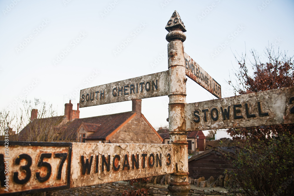 Fotografia do Stock: Old style road sign on A357 on the edge of South ...