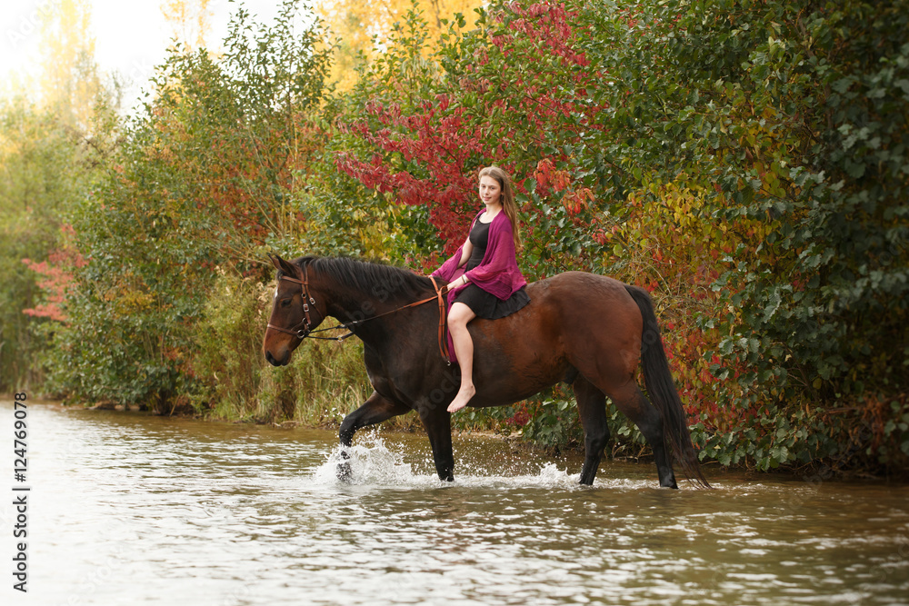 Hübsches Mädchen mit Pferd Stock-Foto | Adobe Stock