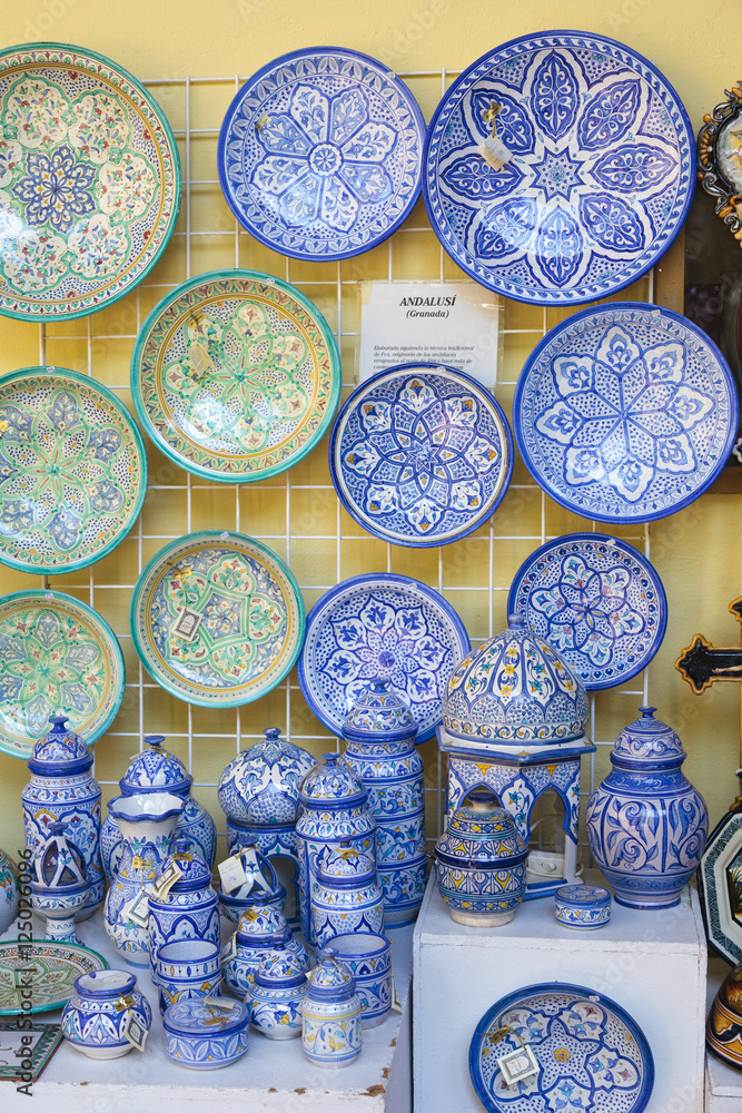 Keramiek met Spaanse motieven, Córdoba, het histories centrum in de ...