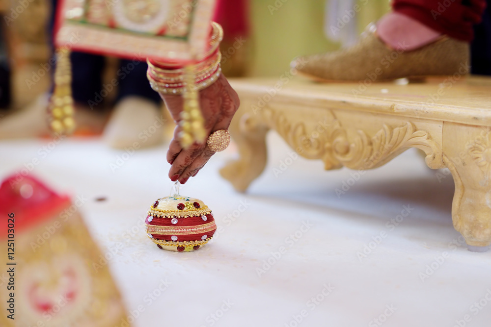 Foto Stock Amazing hindu wedding ceremony. Details of traditional ...