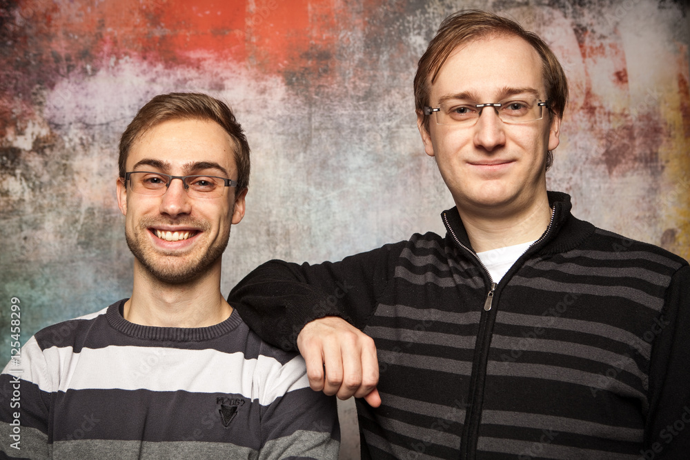 zwei Kumpels Stock-Foto | Adobe Stock