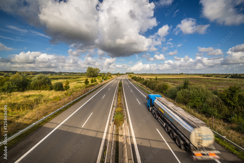 Autobahn Stock-Foto | Adobe Stock