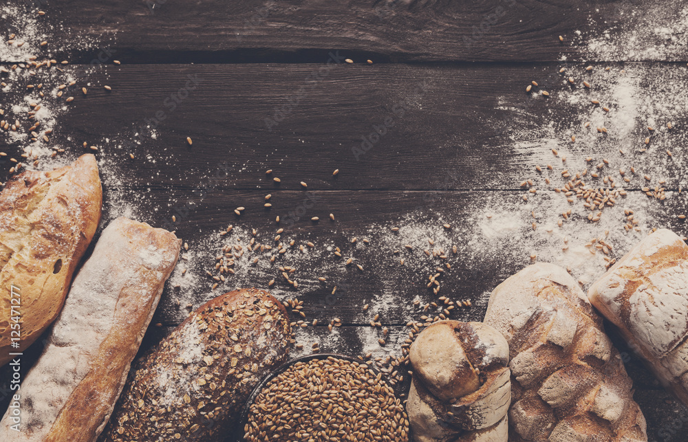 Bread bakery background. Brown and white wheat grain loaves composition ...