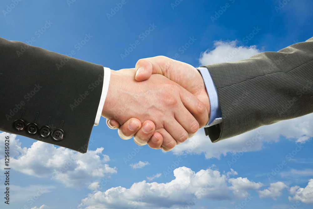 Händeschütteln Handshake vor blauem Himmel Stock-Foto | Adobe Stock