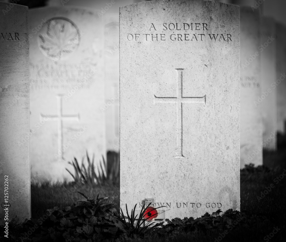 Gravestone of an unknown soldier from World War 1, Tyn Cot cemetery ...