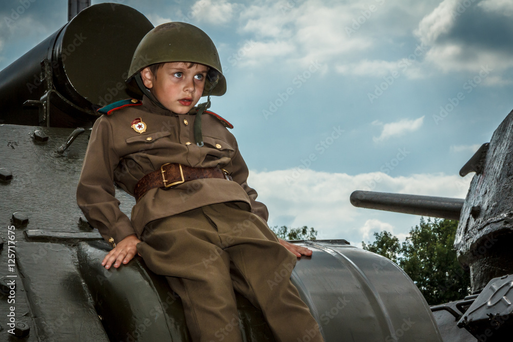 Мальчик в военной форме СССР Stock-Foto | Adobe Stock