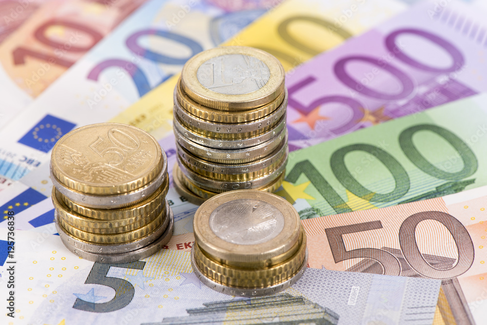 Euro Geldscheine und Münzen Stock Photo | Adobe Stock