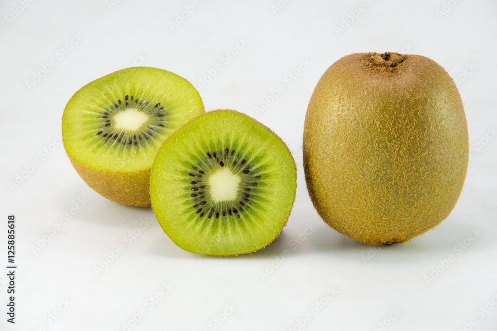 Whole kiwi fruit and his sliced segments isolated on white backg Stock ...