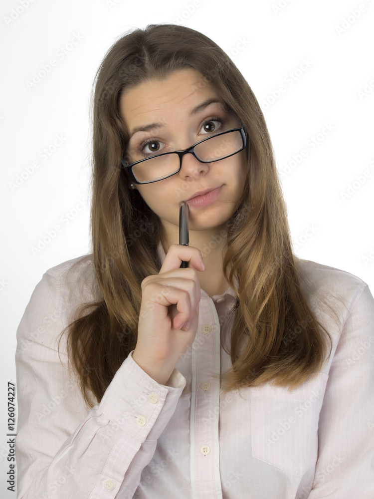 Mujer joven estudiante pensando Stock Photo | Adobe Stock