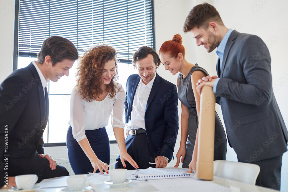 Geschäftsleute bei der Planung im Team Stock Photo | Adobe Stock