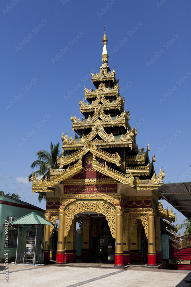 Shwemawdaw pagoda, the tallest pagoda and beautiful in Bago, Myanmar ...
