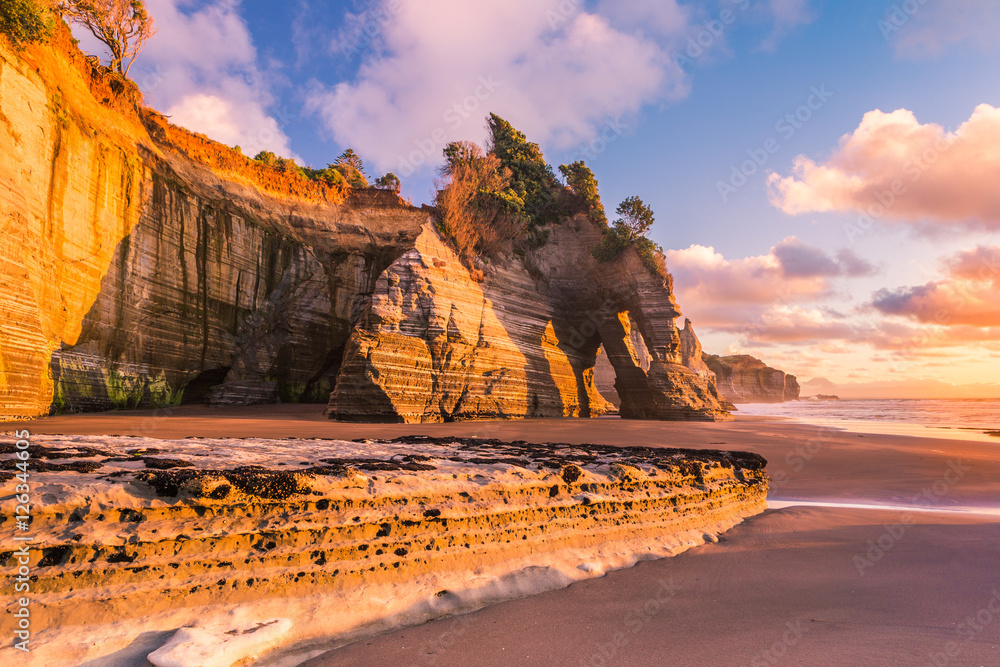 Sunset view of a rocky coast. Tongaporutu beach in Taranaki district ...