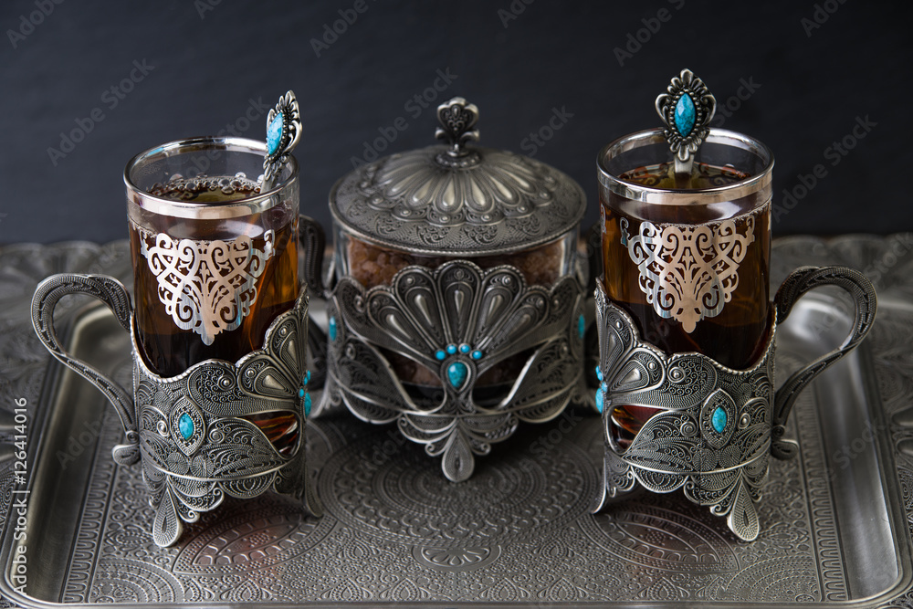 Arabischer Tee mit braunem Zucker Stock-Foto | Adobe Stock