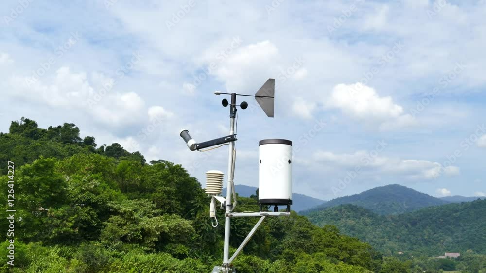 Video „Weather station using instruments observing atmospheric ...