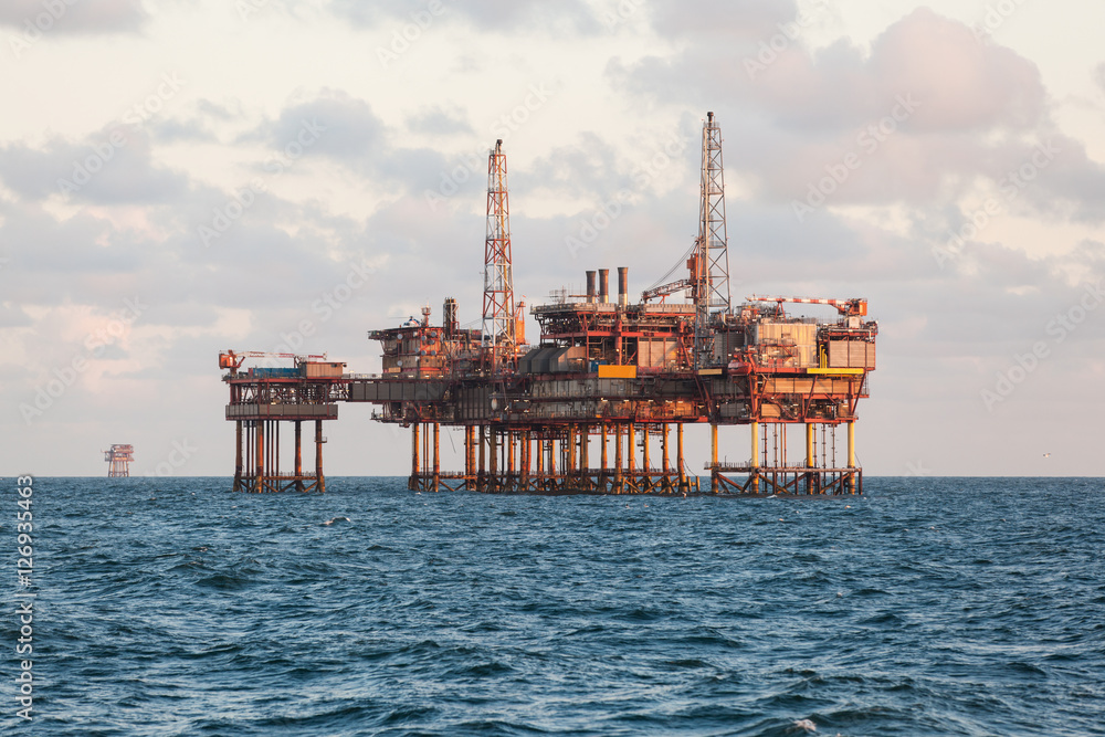 Offshore Oil & Gas central process platform, Offshore natural ...