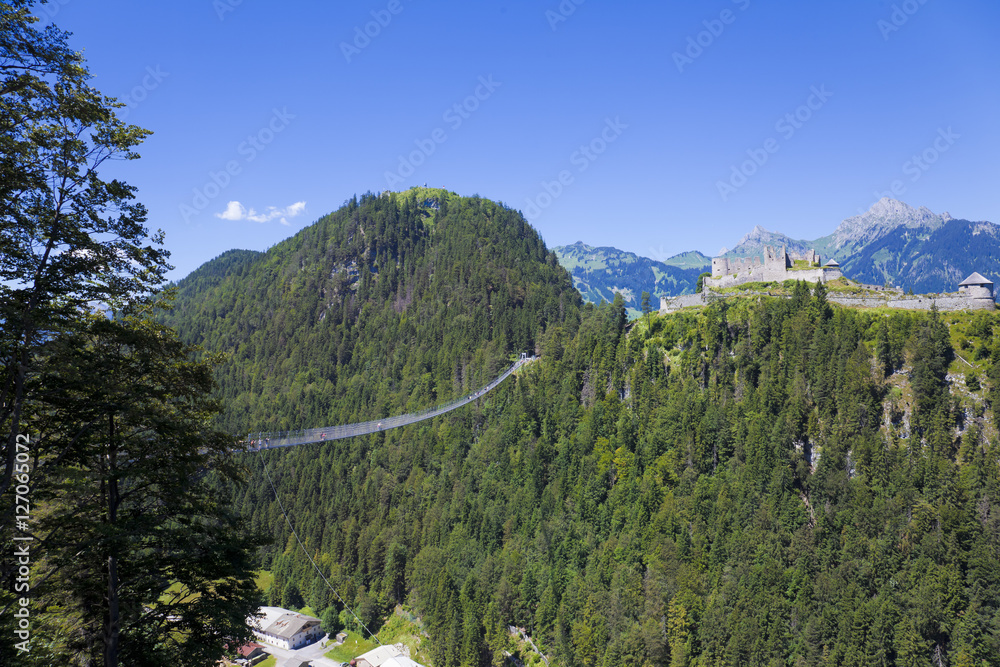 Hängebrücke mit Burgruine Ehrenberg bei Reutte, Österreich. Stock Photo ... Hängebrücke mit Burgruine Ehrenberg bei Reutte, Österreich. Stock Photo ...