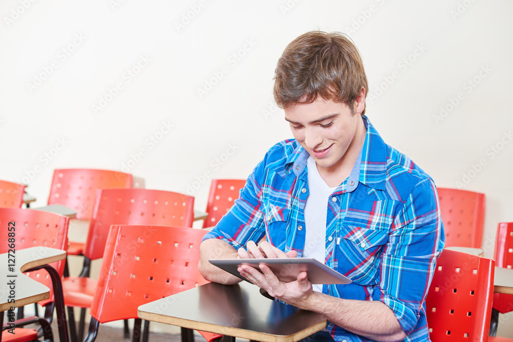 Schüler im Unterricht mit Tablet PC Stock Photo | Adobe Stock