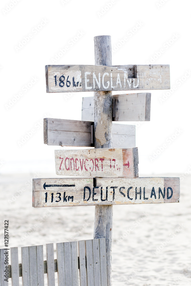 Wegweiser Stock-Foto | Adobe Stock