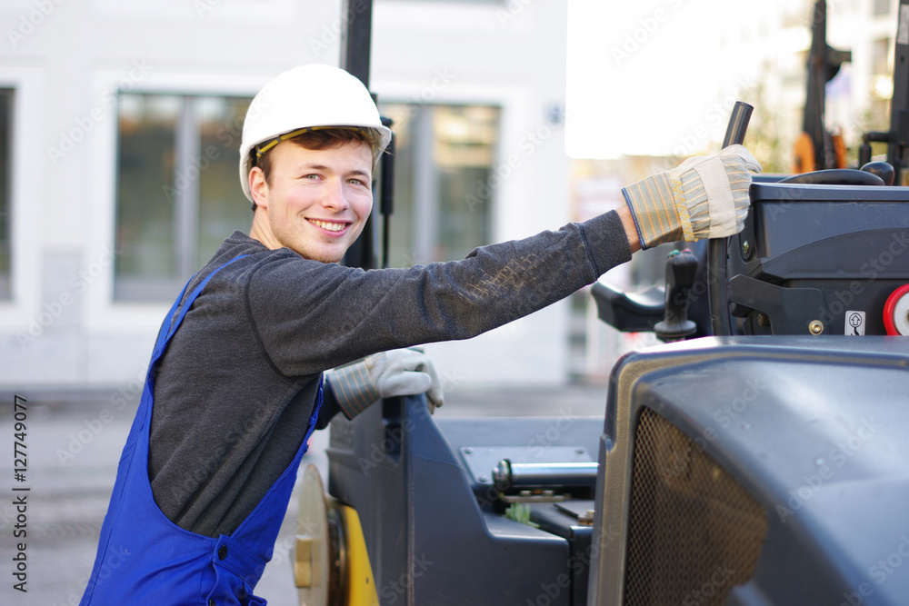 Bauarbeiter bei der Arbeit auf der Baustelle Stock-Foto | Adobe Stock