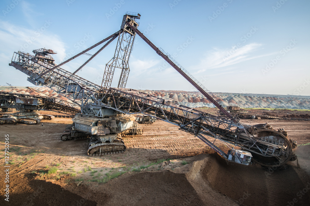 Biggest excavator in the world working, Bagger 228, Ukraine. Big mine ...