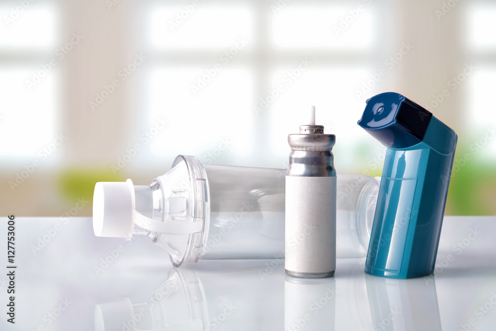 Cartridge inhaler and inhalation chamber in a room front view Stock ...