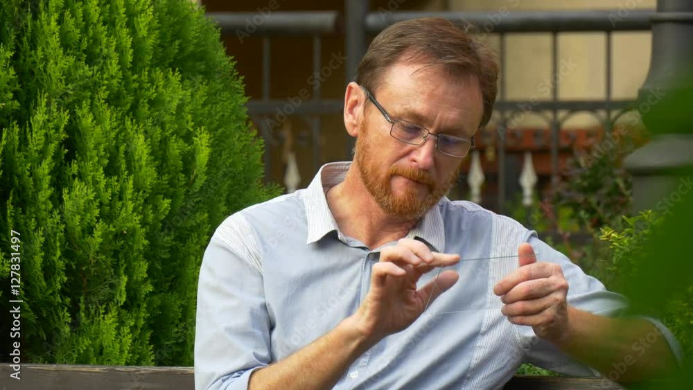 Man Watches Exchange Rate of Gold on Smartphone Stock Video | Adobe Stock
