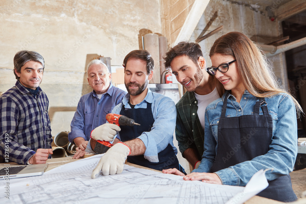 Handwerker Team arbeitet zusammen Stock-Foto | Adobe Stock