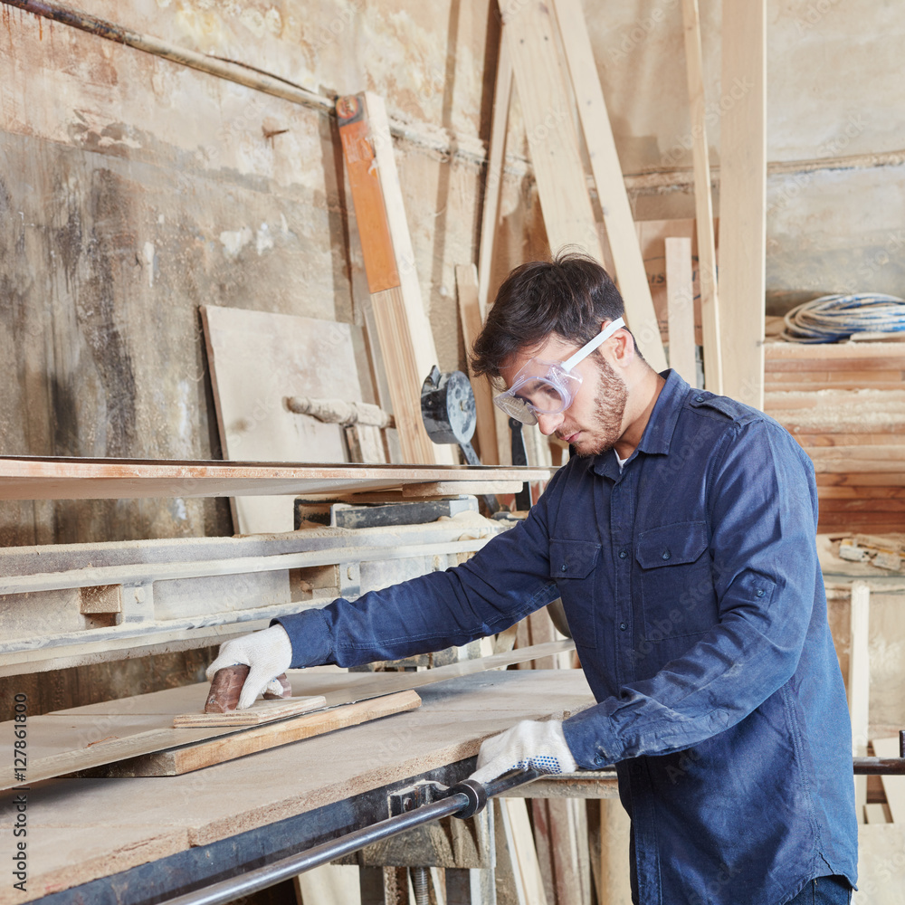 Handwerker am Bandschleifer Stock Photo | Adobe Stock