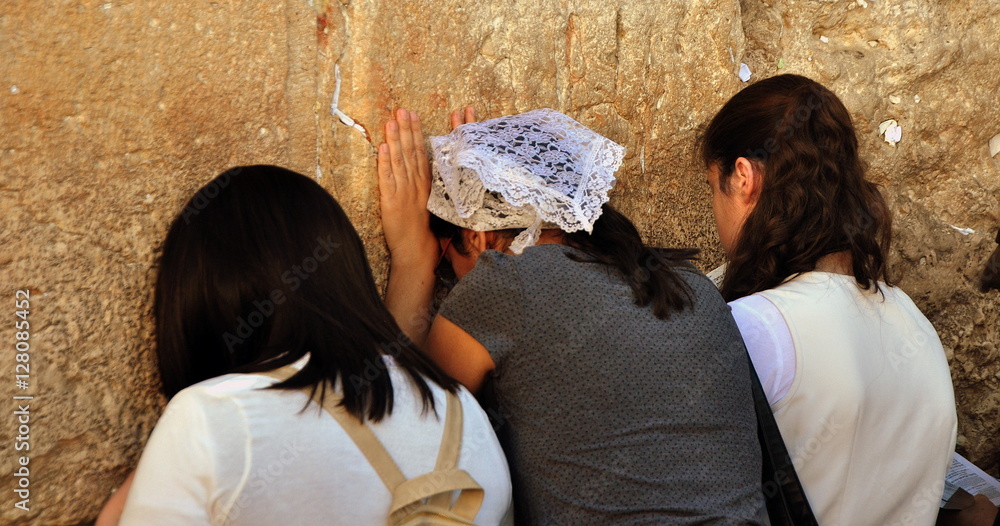 Gläubige Jüdinnen beim Gebet an der Klagemauer in Jerusalem Stock-Foto ...