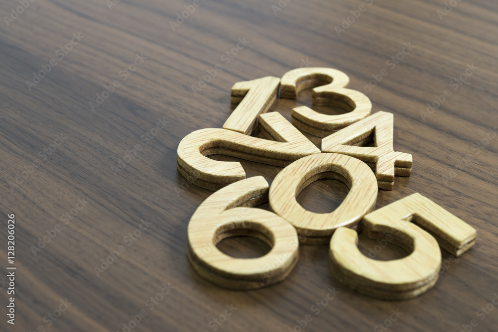 Números de madera Stock Photo | Adobe Stock