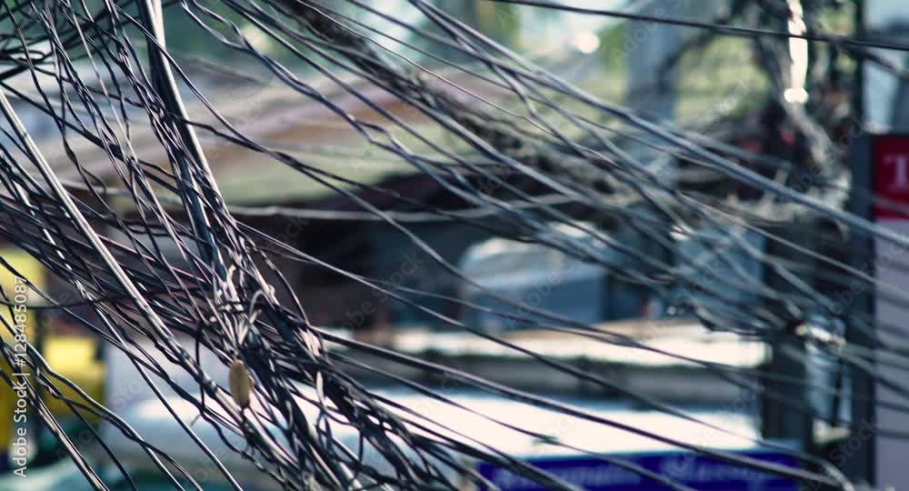 Vidéo Stock Tangled bundles of overhead wires. Electricity system on ...