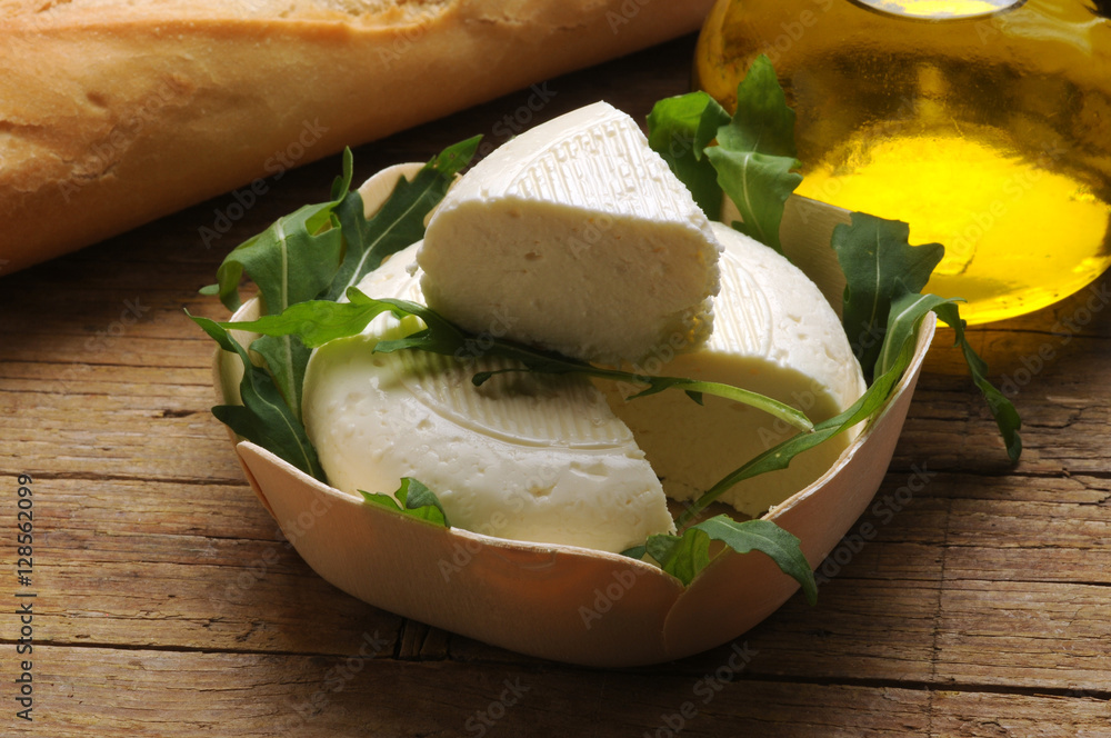 Robiola cheese Robiole d'alba Italian cheeses Italian cheese Käsesorten ...