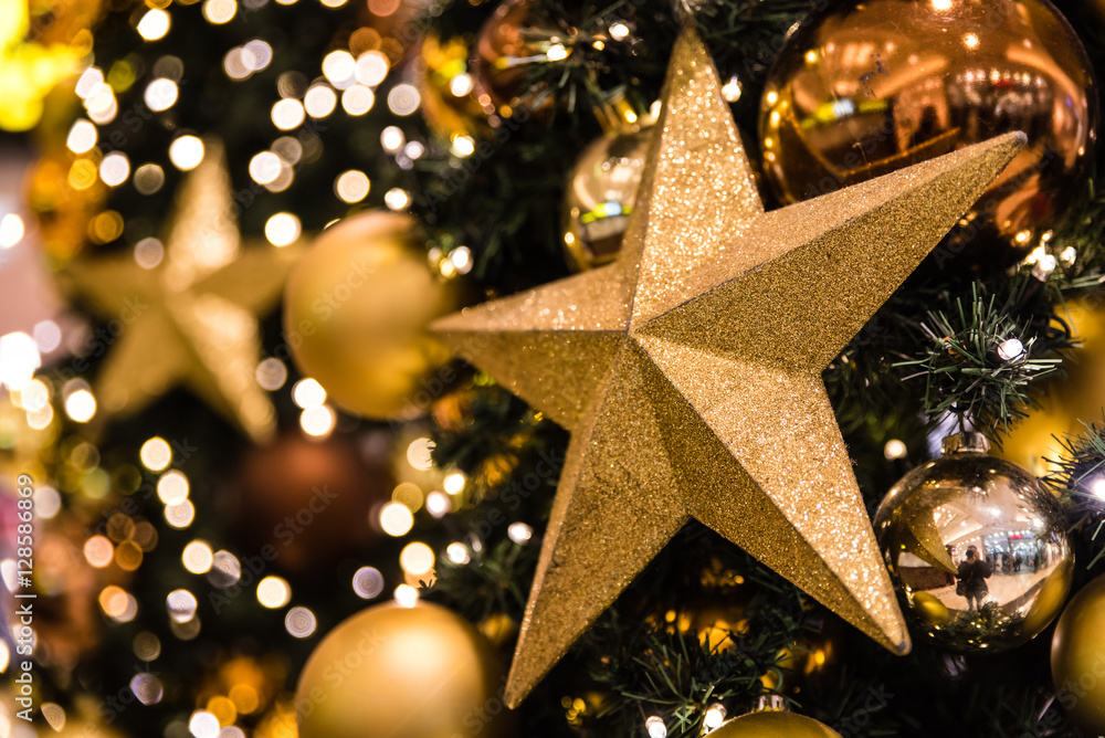 elegant geschmückter Christbaum Stock-Foto | Adobe Stock