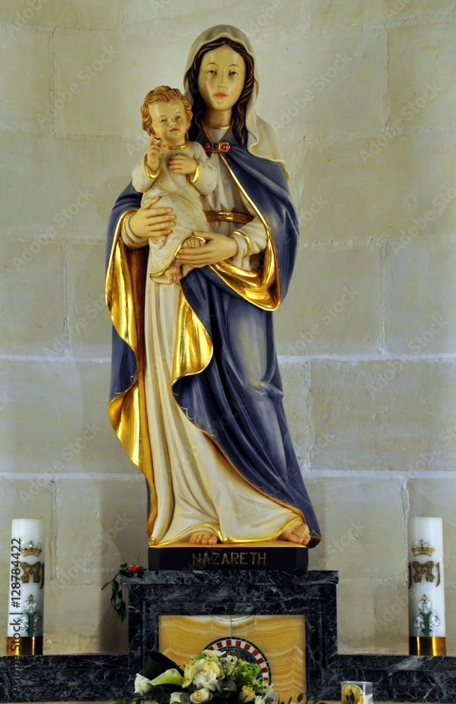 Statue Maria mit dem Jesuskind in der Verkündigungsbasilika von ...
