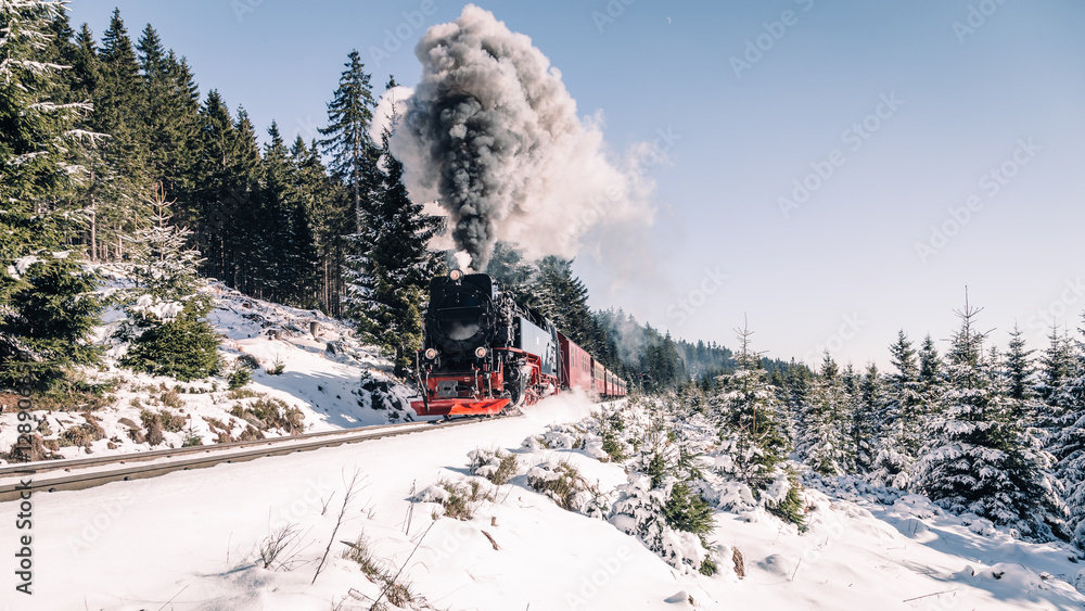 Harz Dampflok im Winter bei schönem Wetter Stock-Foto | Adobe Stock