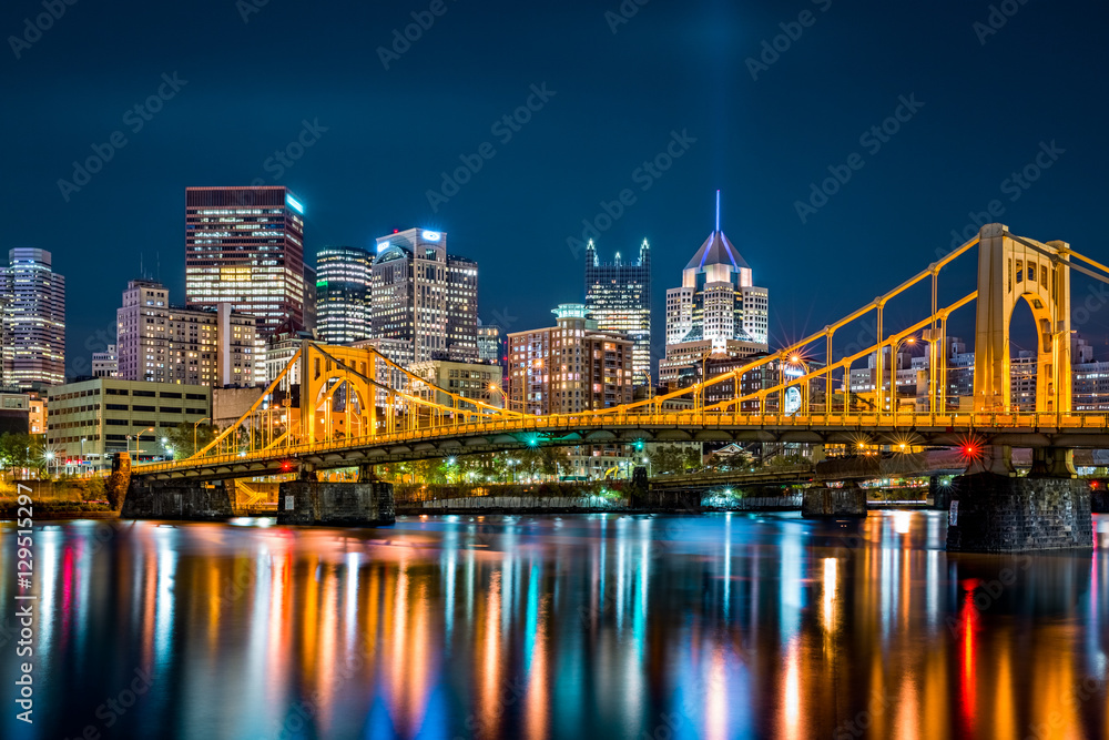 Rachel Carson Bridge (aka Ninth Street Bridge) spans Allegheny river in ...