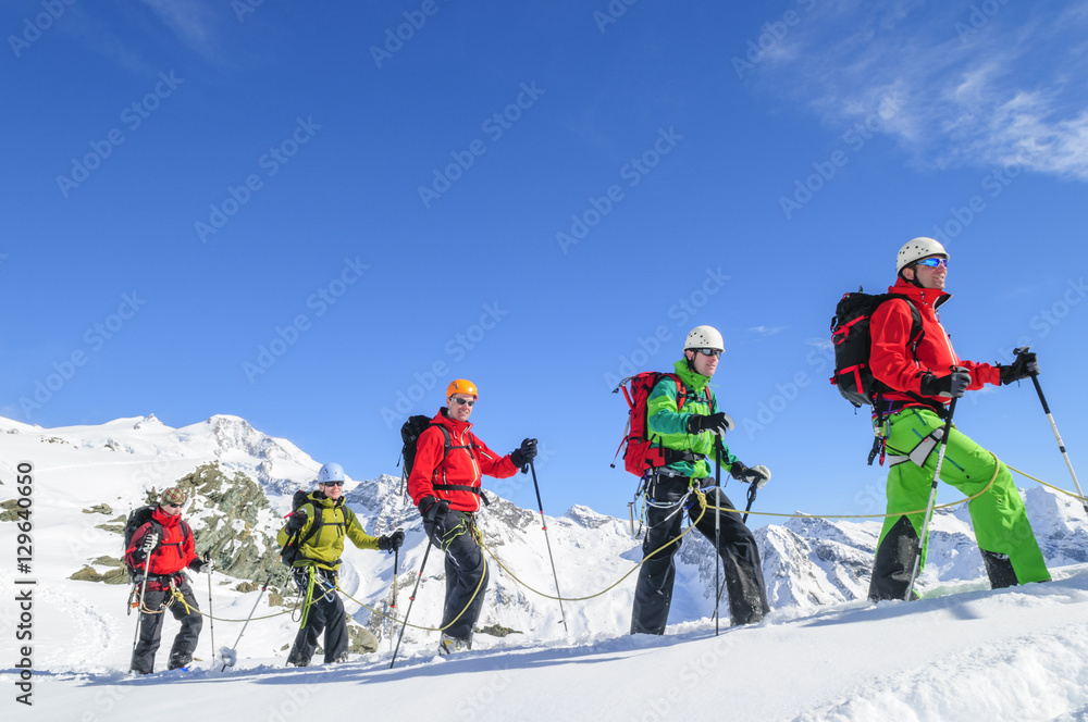 Seilschaft bei einer Hochtour in der Monte Rosa-Region Stock-Foto ...