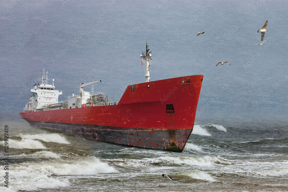 Oil tanker in a winter storm day during a violent blizzard. Stock-Foto ...