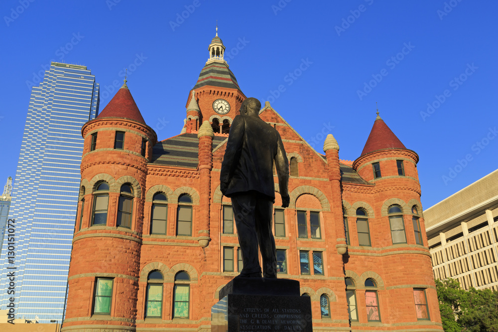 George Dealey statue and Old Red Museum, Dealey Plaza, Dallas, Texas ...