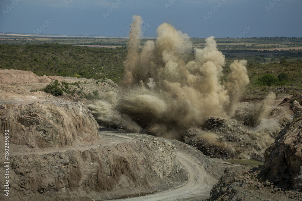 quarry blasting 스톡 사진 | Adobe Stock